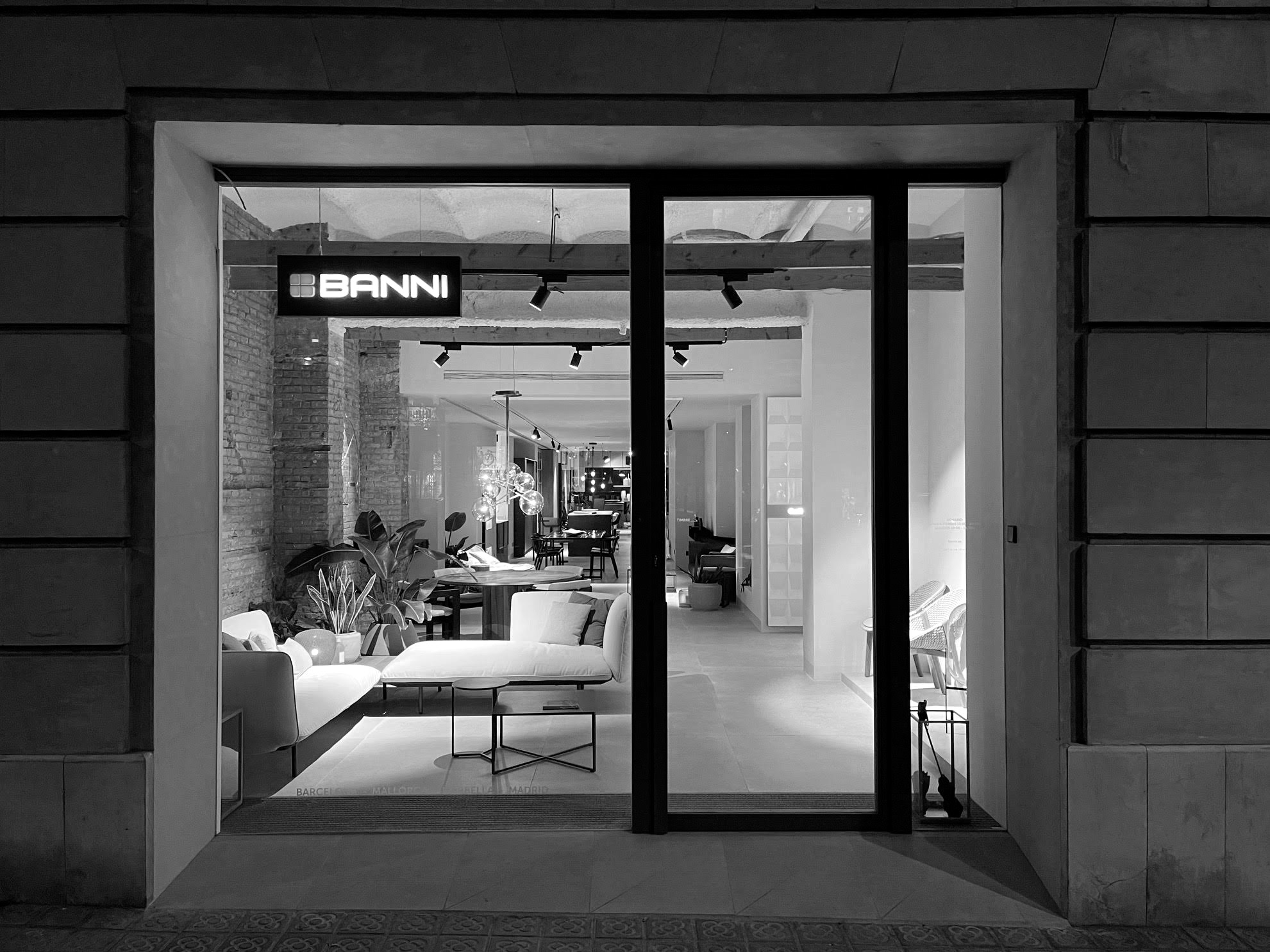 Text & Dandy Wardrobe | BANNI